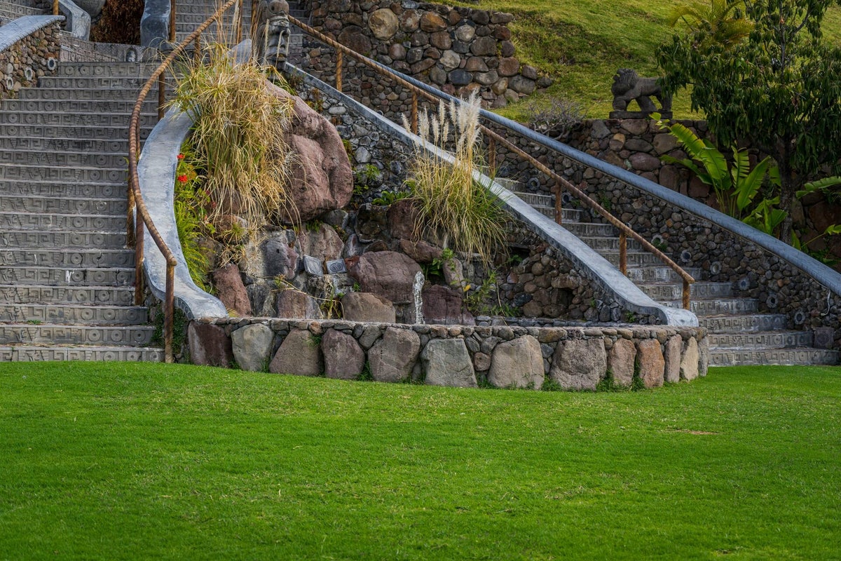 Albany walls and fences