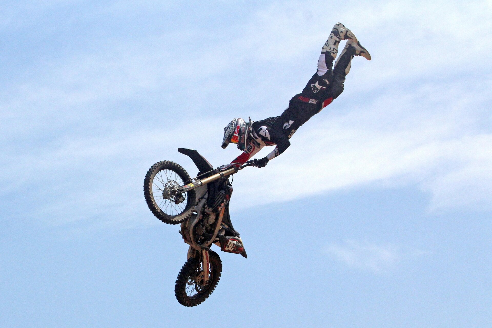Motorrad Stuntman | SchusterEssays