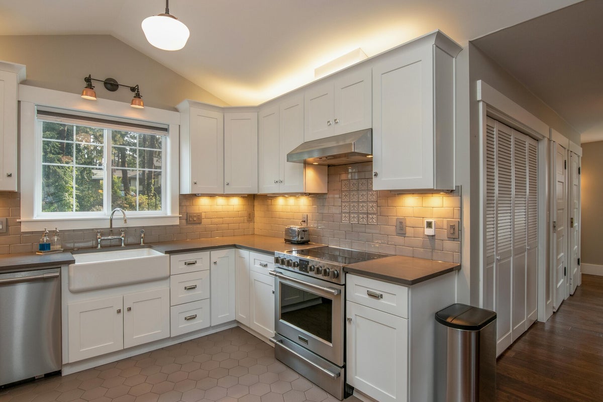 Pictures | Kitchen Cabinet refinish