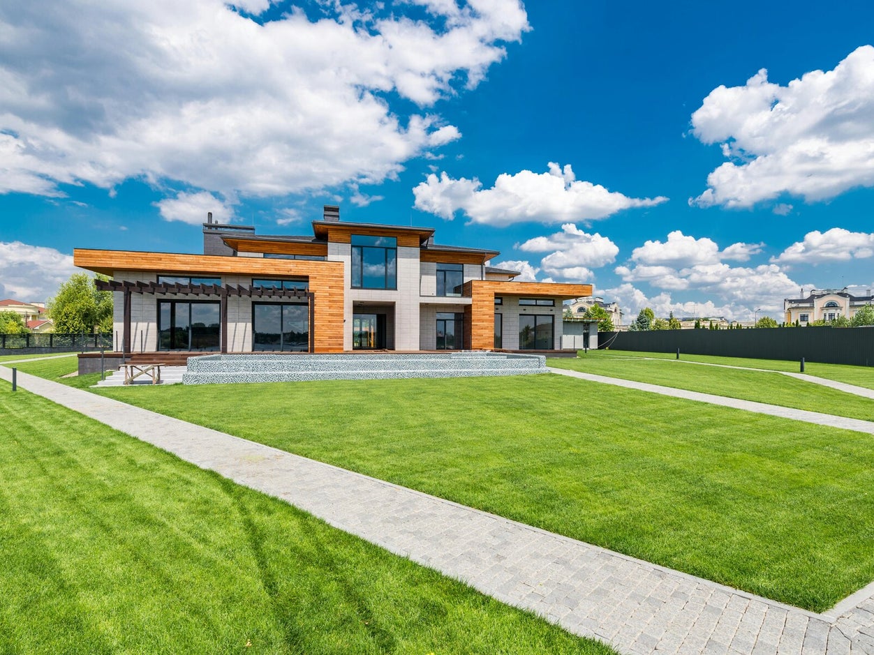 Diamond Estates Corporation