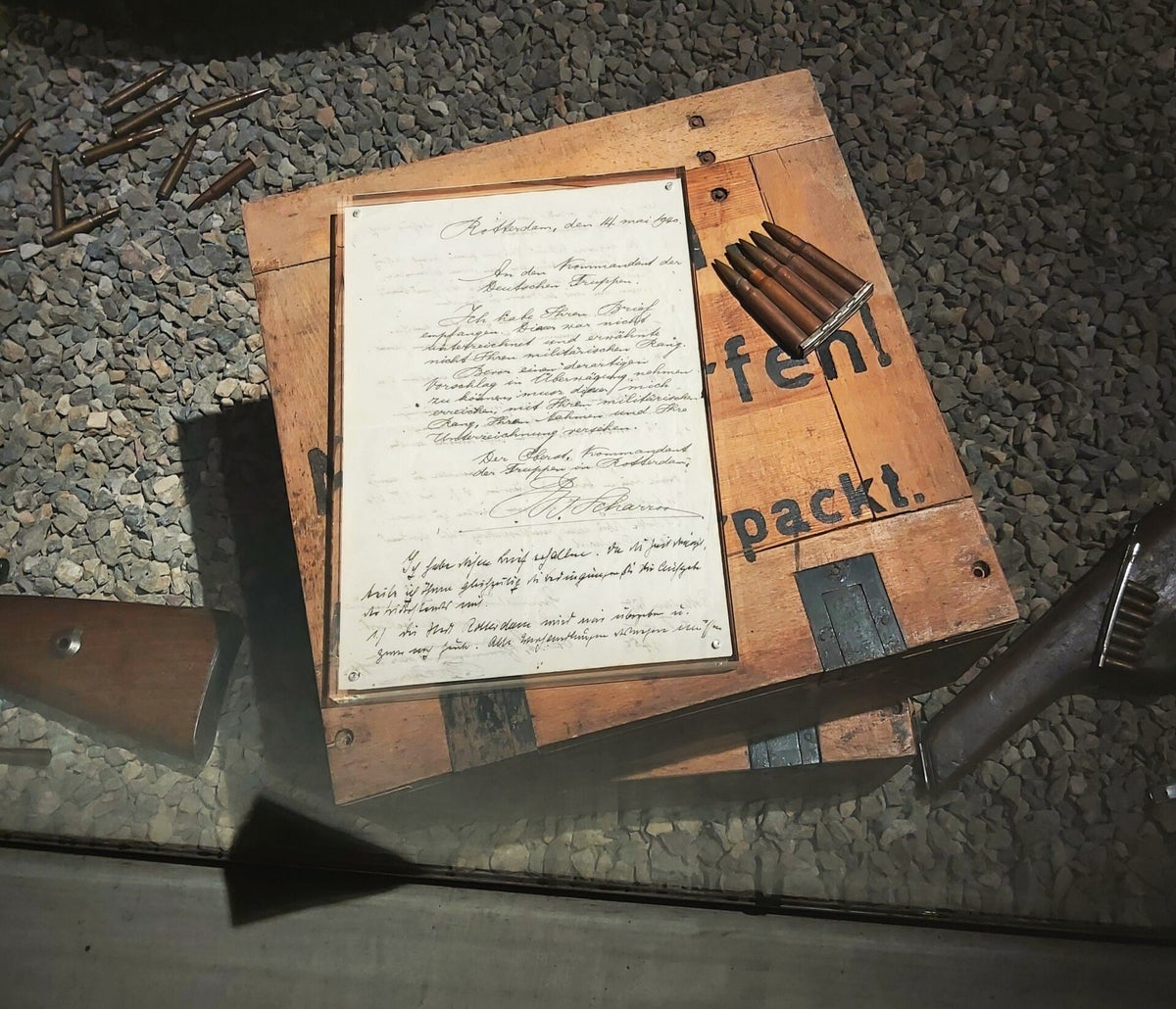 Capitulatiedocument van Rotterdam opgenomen in het Nederlands Memory of ...