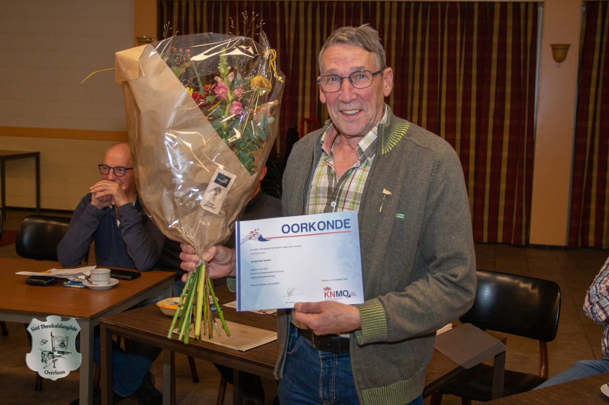 Peter Janssen gehuldigd voor 60-jarig lidmaatschap bij de muziekbond