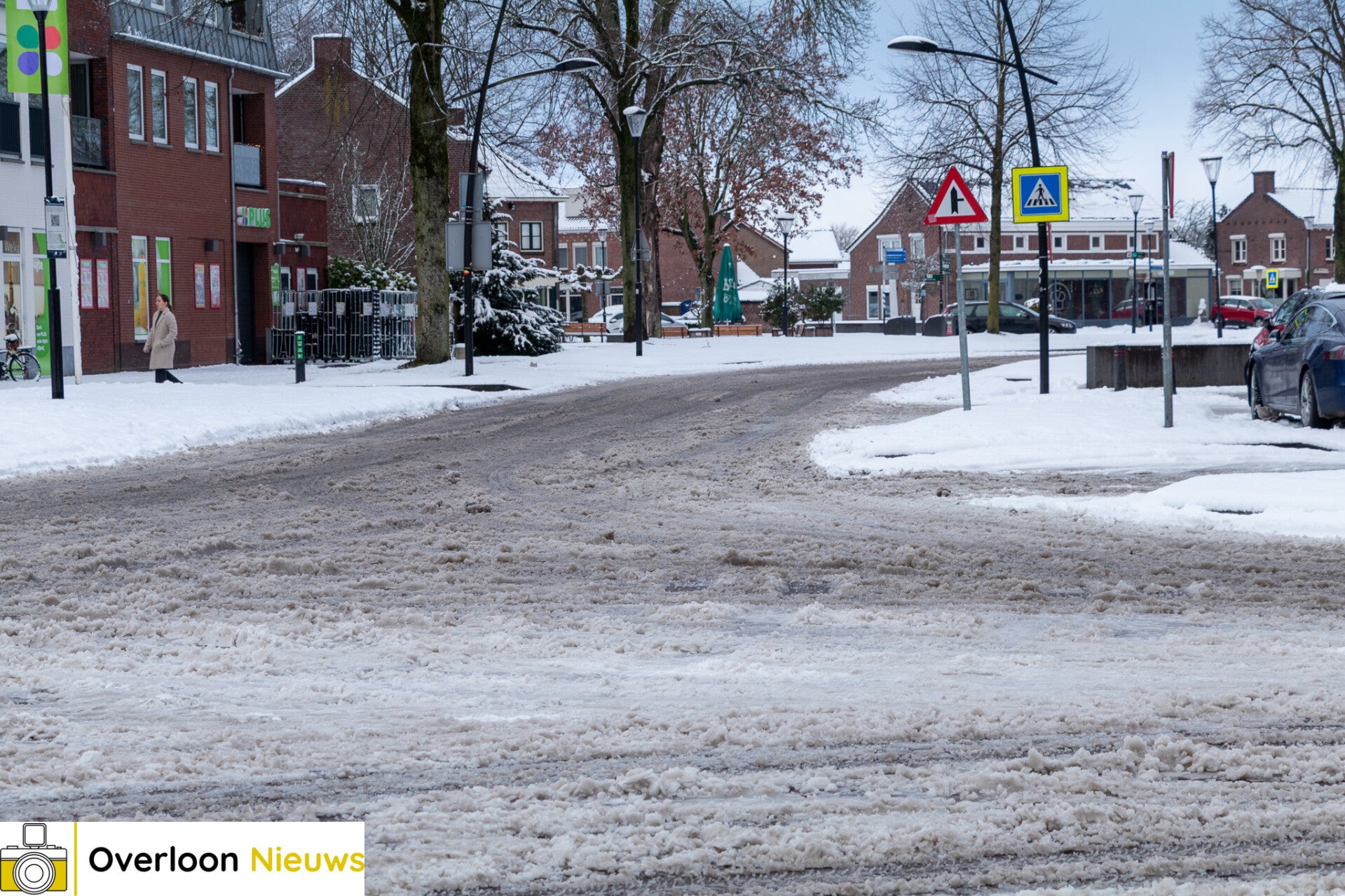 Overloon onder een witte deken eerste sneeuw