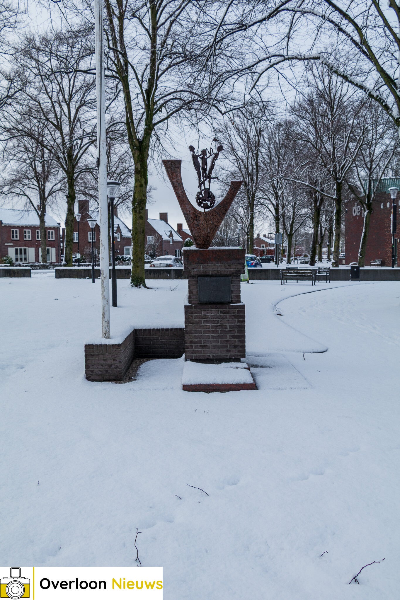 Overloon onder een witte deken eerste sneeuw