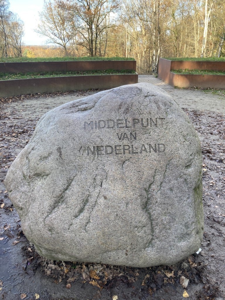 Het middelpunt van Nederland / Monumentjes en andere gekke feitjes ...