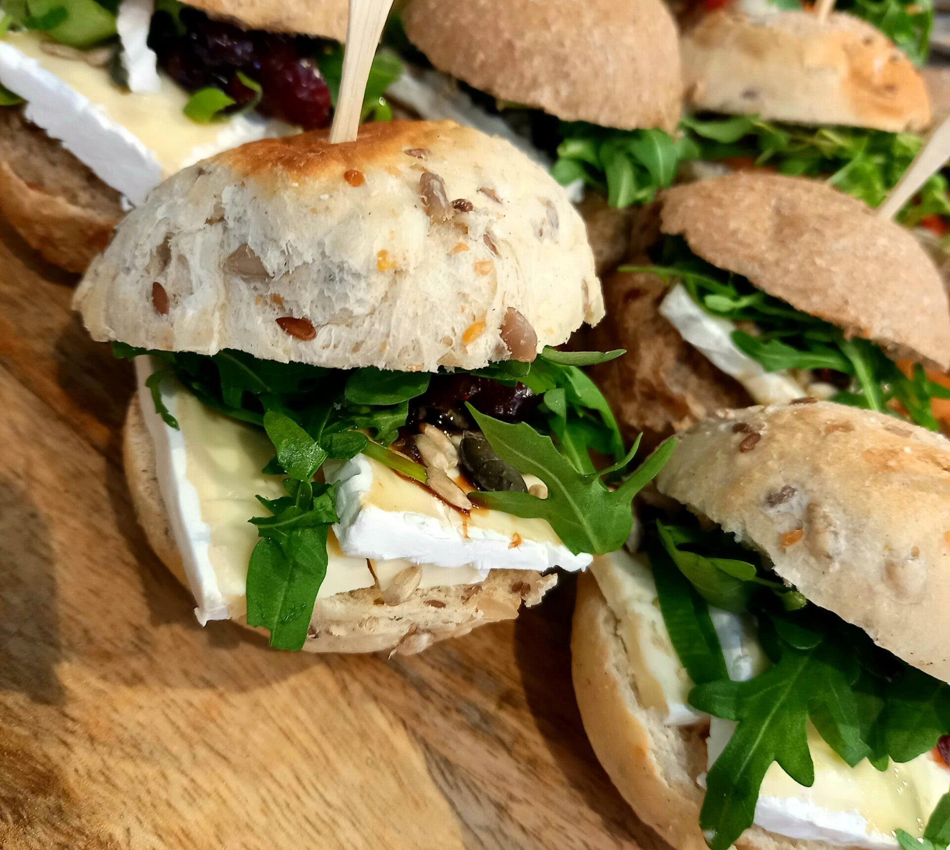 MINI-BROODJES, MINI SALADES EN MINI DESSERTS | Traiteur & Take-Away FONS
