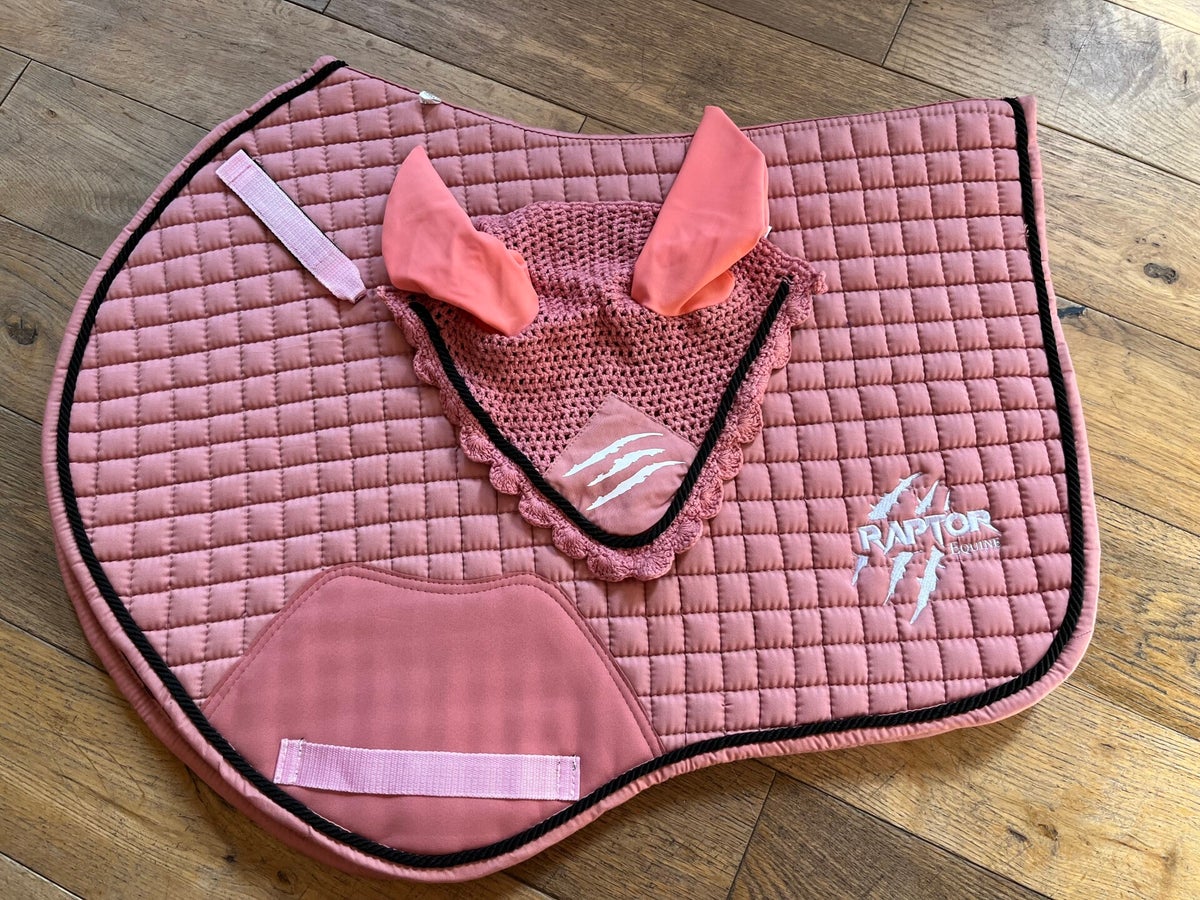 Raptor performance saddle pad . Saddlepad GP cut saddle pad | Raptor Equine