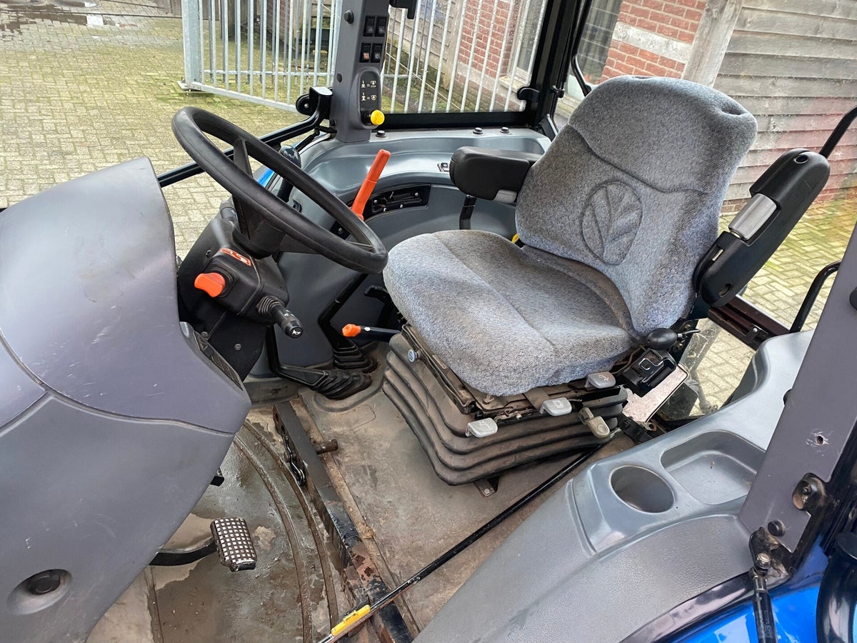 New Holland TL80A | Damhuis tractoren
