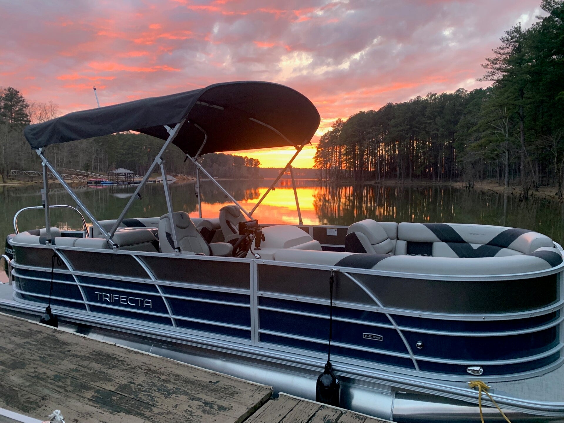 Pontoon Boat Rentals | Kerr Lake Adventures