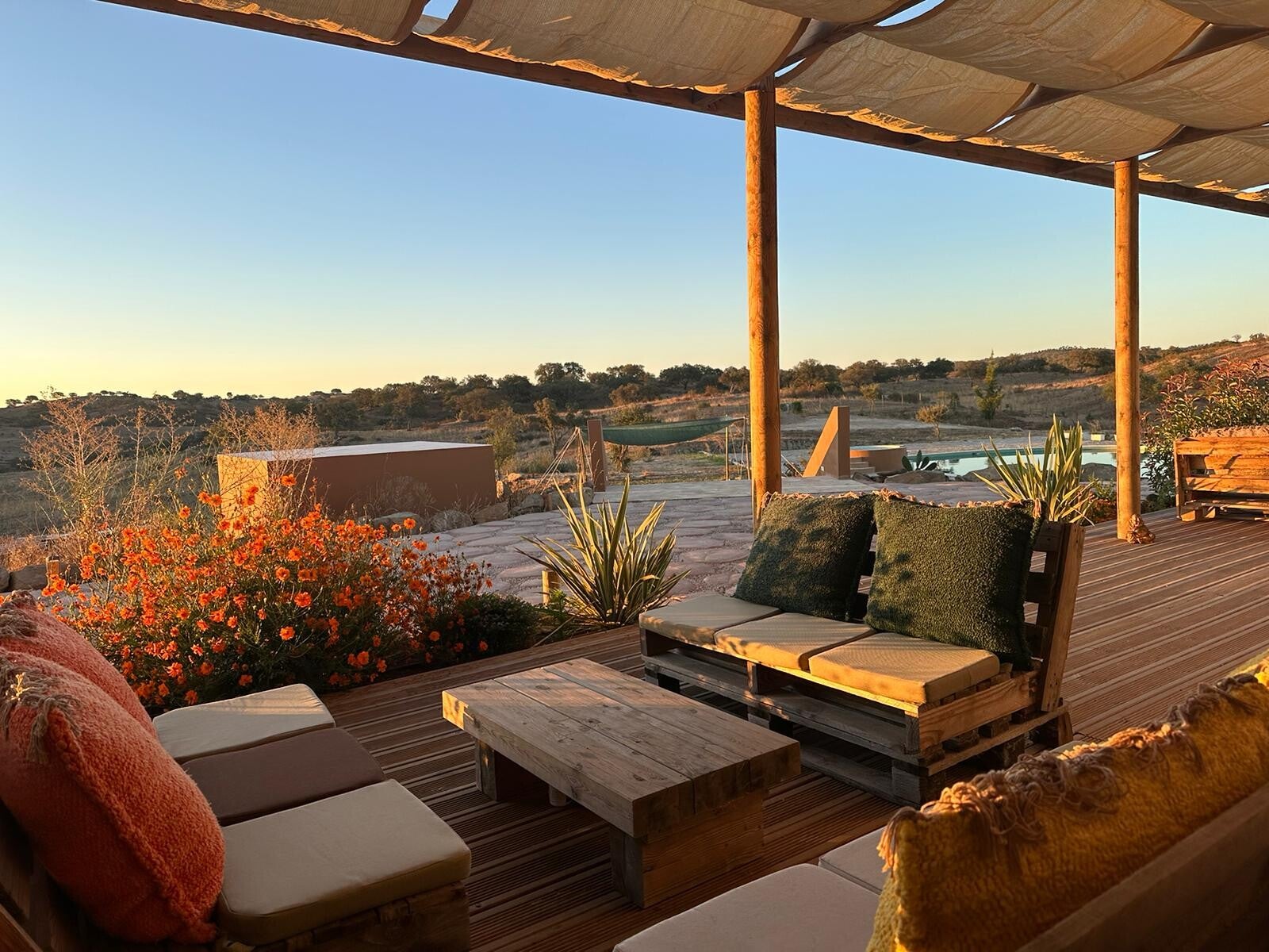 Cozy B&B Rooms in Grandola, Stay with us at Mama Adama Alpaca Farm Stay