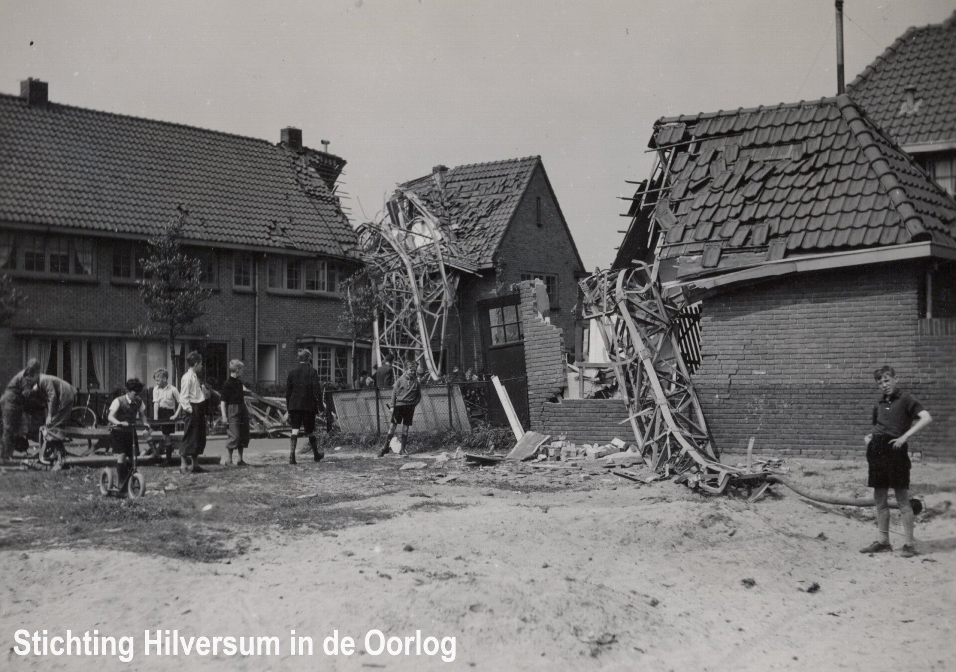Opblazen van de NSF zendmasten in mei 1940 | Stichting Hilversum in de Oorlog