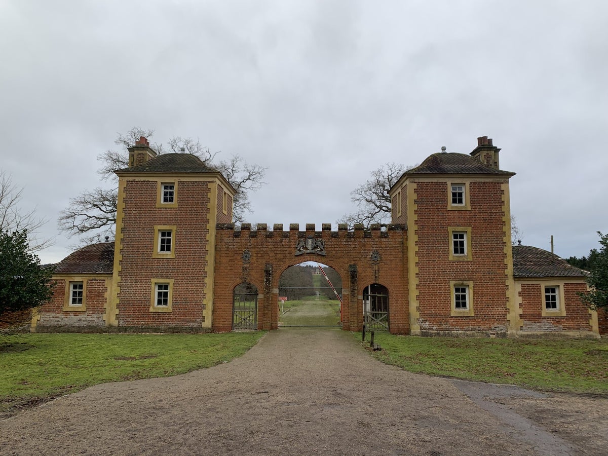 Hazeley Heath, River Whitewater and Mattingley / Long Walks - 5 or more ...