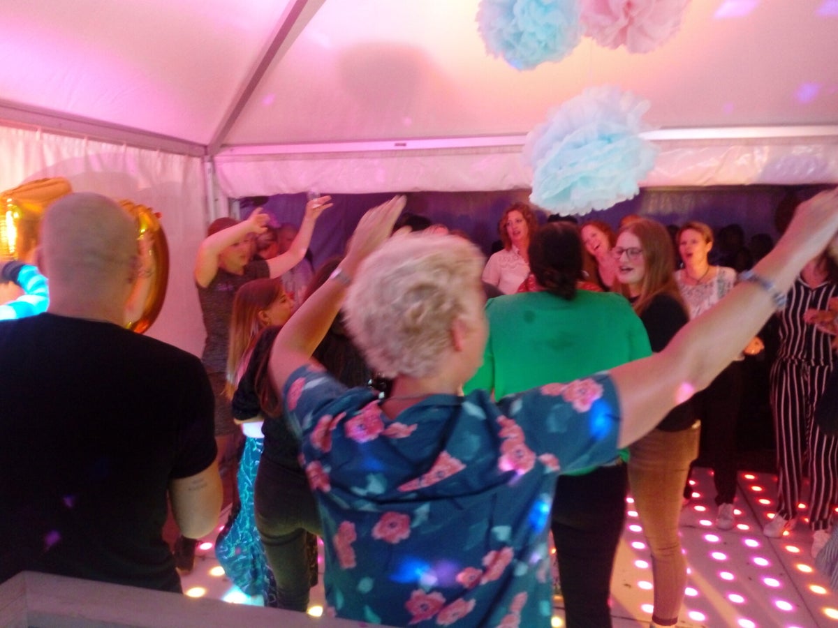 Verlichte disco dansvloer | Feest DJ André / Andreas Wahnsinn !! / Opa ...