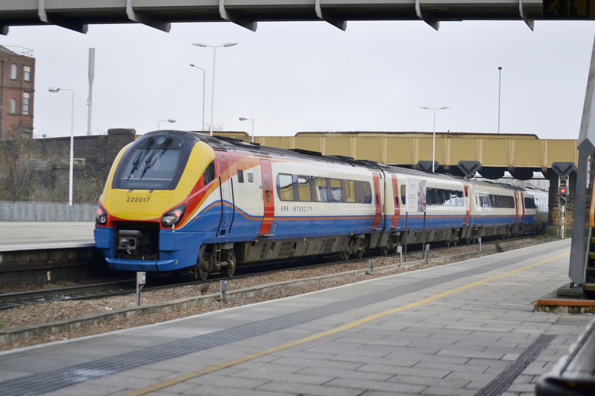 EMR : East Midlands Railway - Class 222 Meridians | RailwayTrainPhotographs