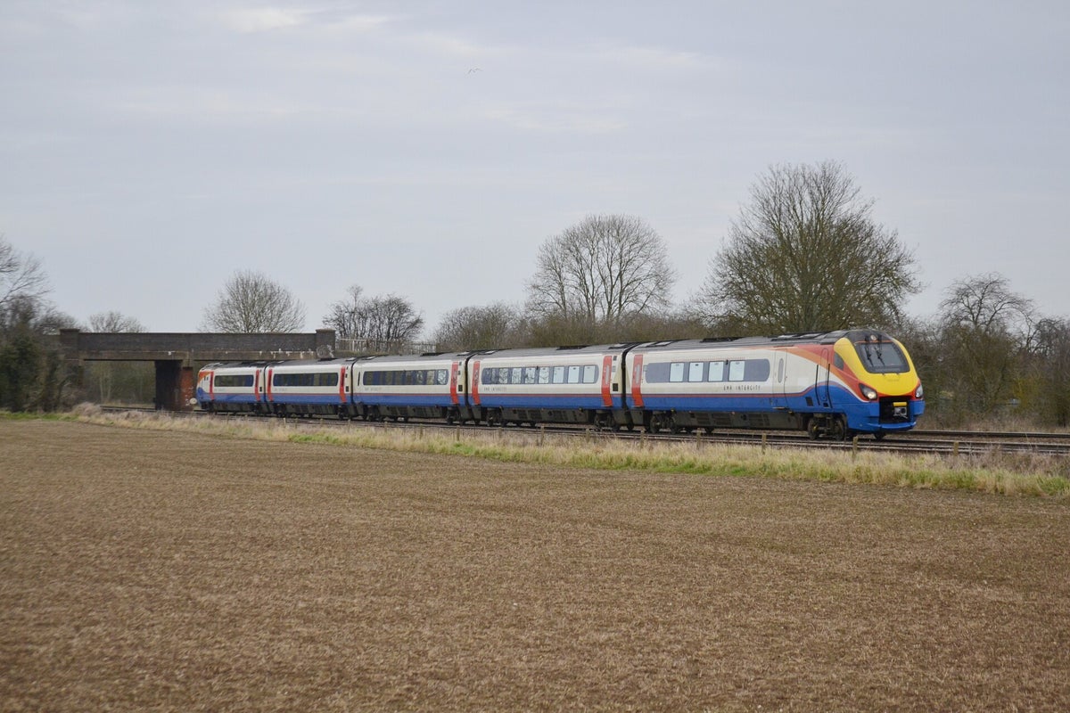EMR : East Midlands Railway - Class 222 Meridians | RailwayTrainPhotographs