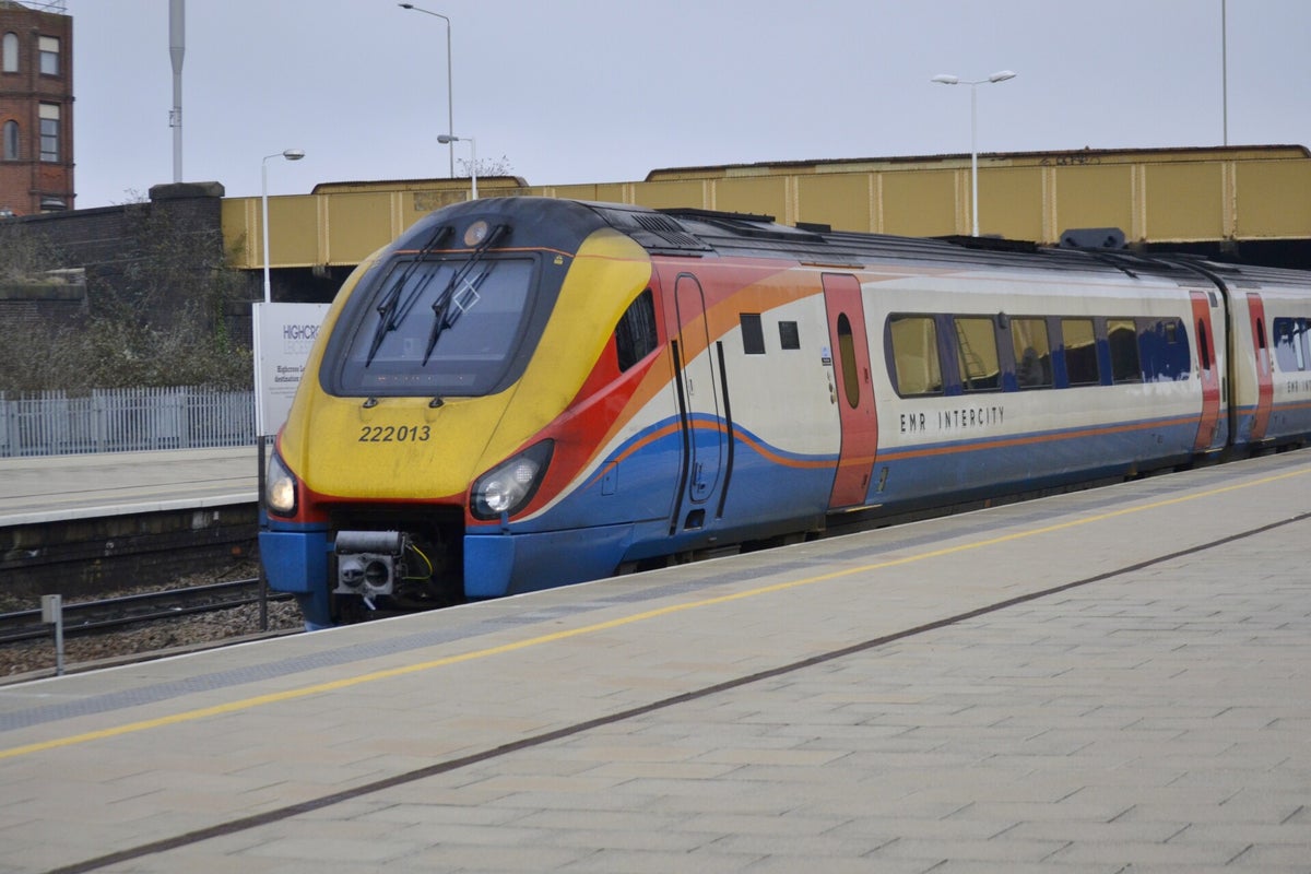 EMR : East Midlands Railway - Class 222 Meridians | RailwayTrainPhotographs