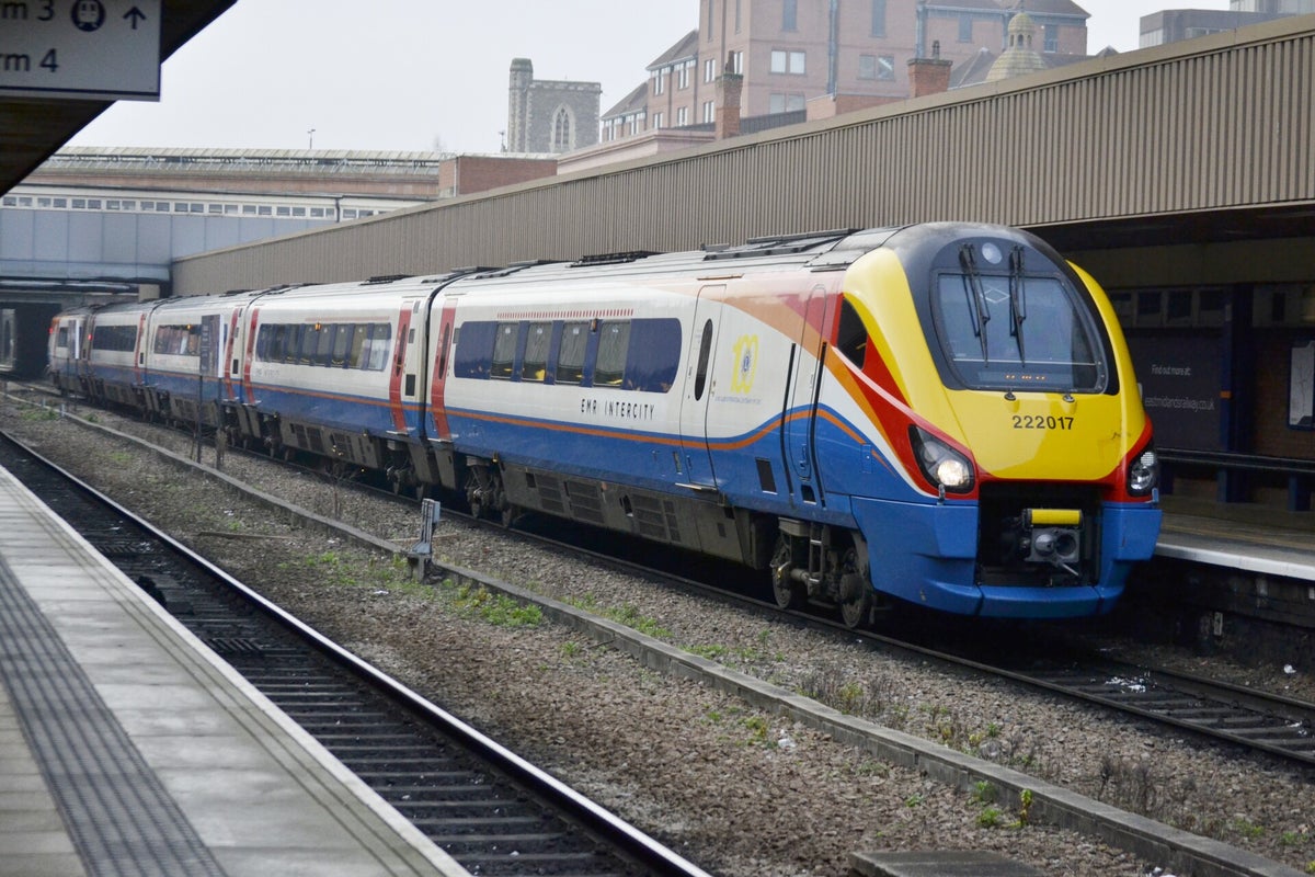 EMR : East Midlands Railway - Class 222 Meridians | RailwayTrainPhotographs