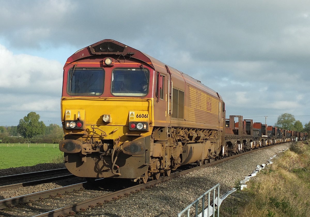 4/11/2019 : Class 66 | RailwayTrainPhotographs