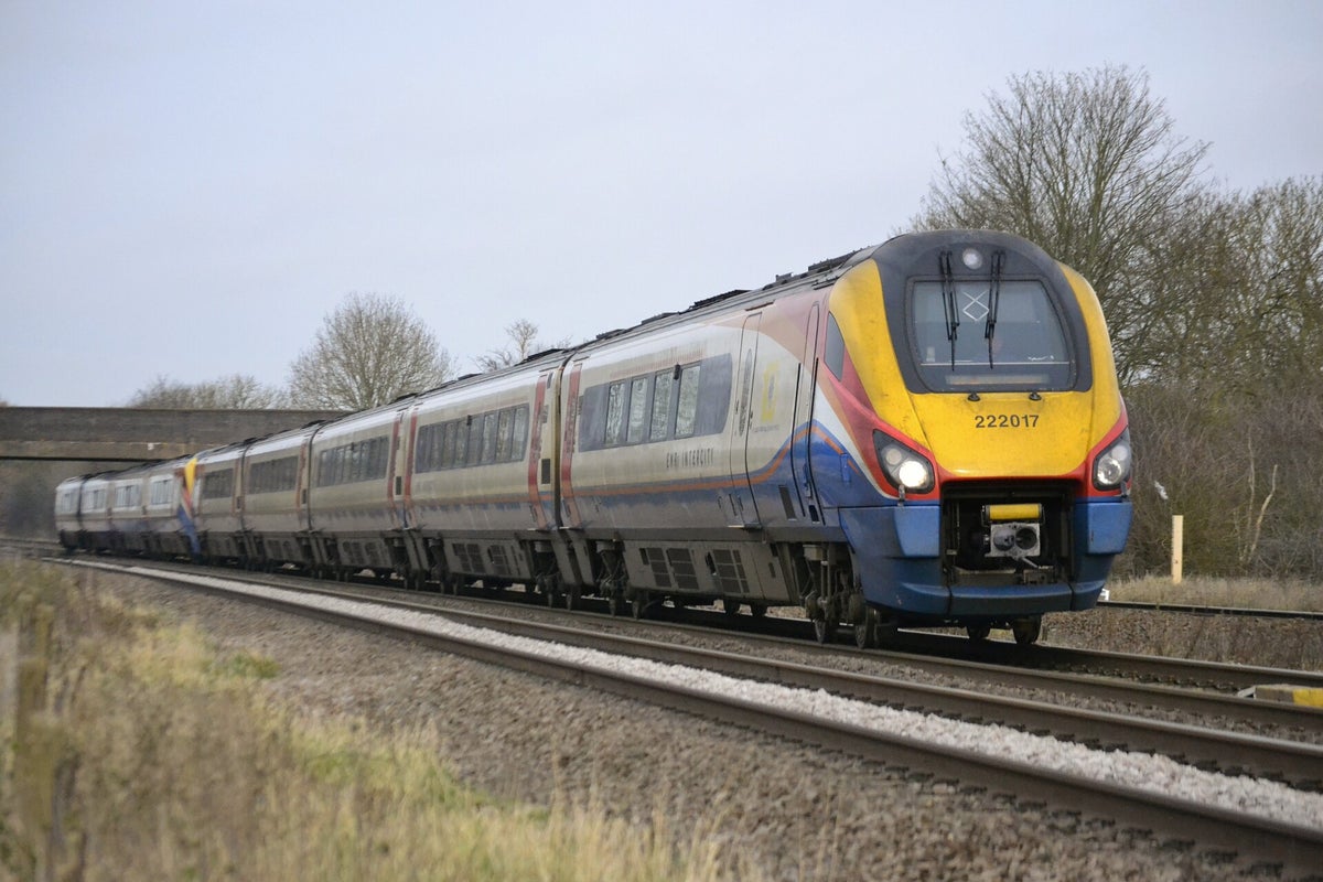 EMR : East Midlands Railway - Class 222 Meridians | RailwayTrainPhotographs