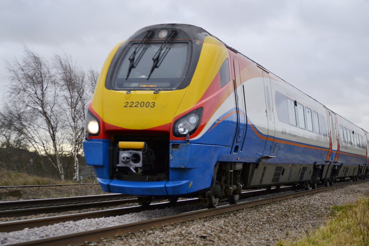 EMR : East Midlands Railway - Class 222 Meridians | RailwayTrainPhotographs