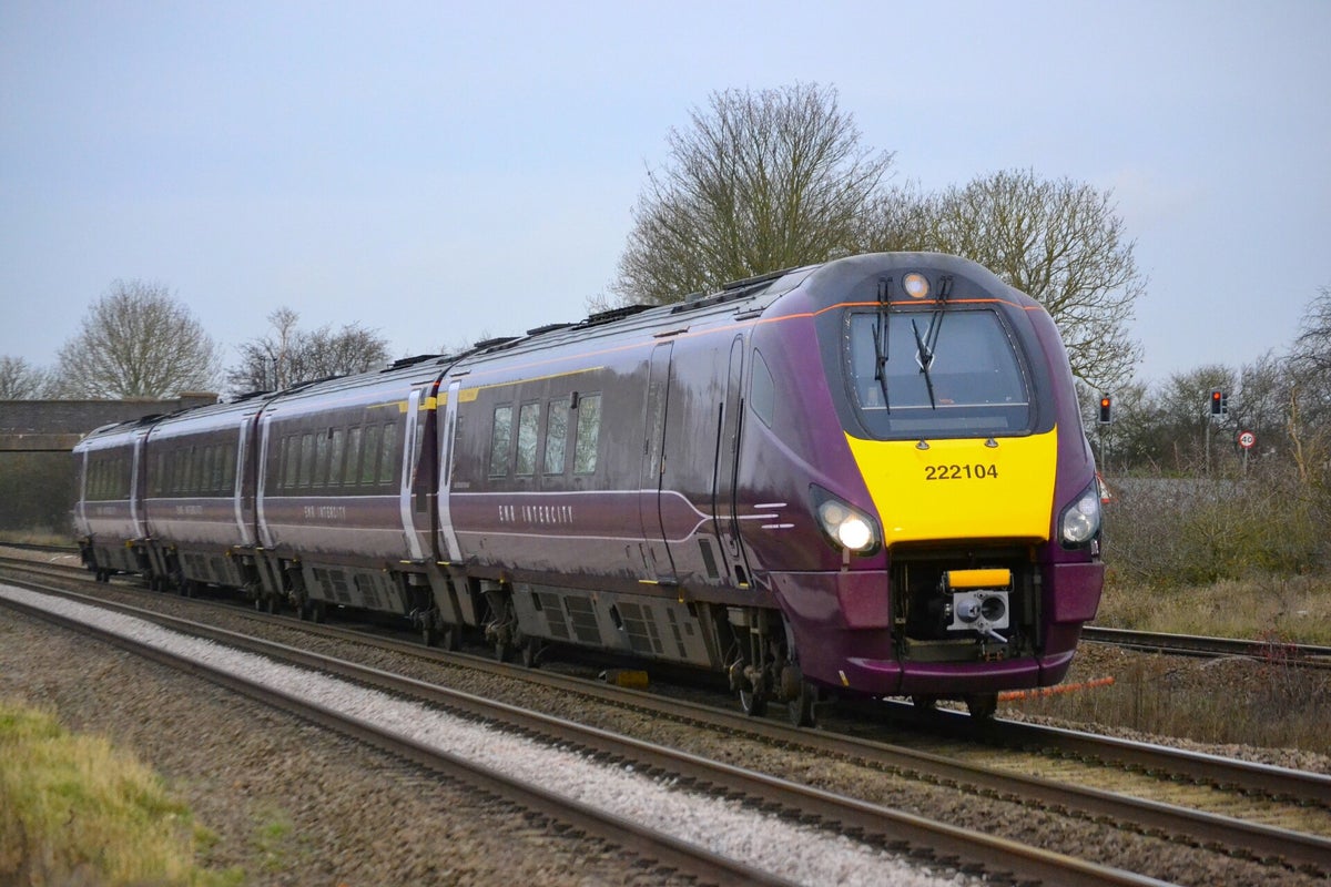 EMR : East Midlands Railway - Class 222 Meridians | RailwayTrainPhotographs