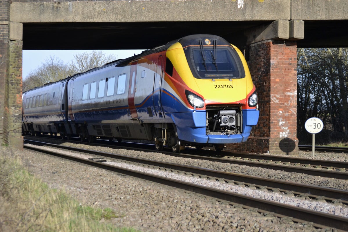 EMR : East Midlands Railway - Class 222 Meridians | RailwayTrainPhotographs