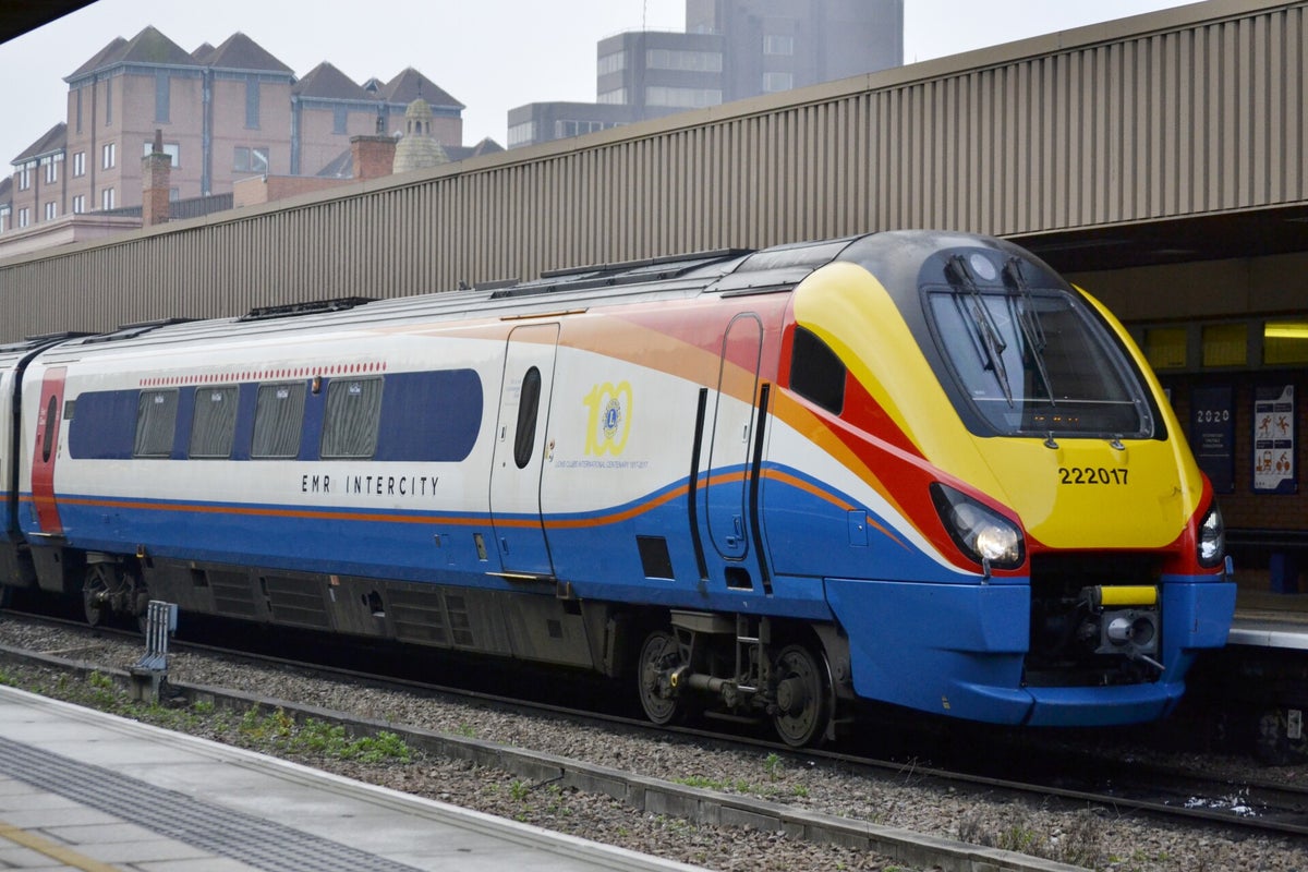 EMR : East Midlands Railway - Class 222 Meridians | RailwayTrainPhotographs