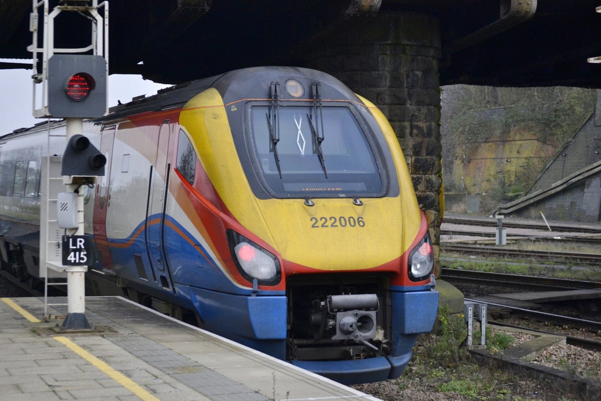 EMR : East Midlands Railway - Class 222 Meridians | RailwayTrainPhotographs