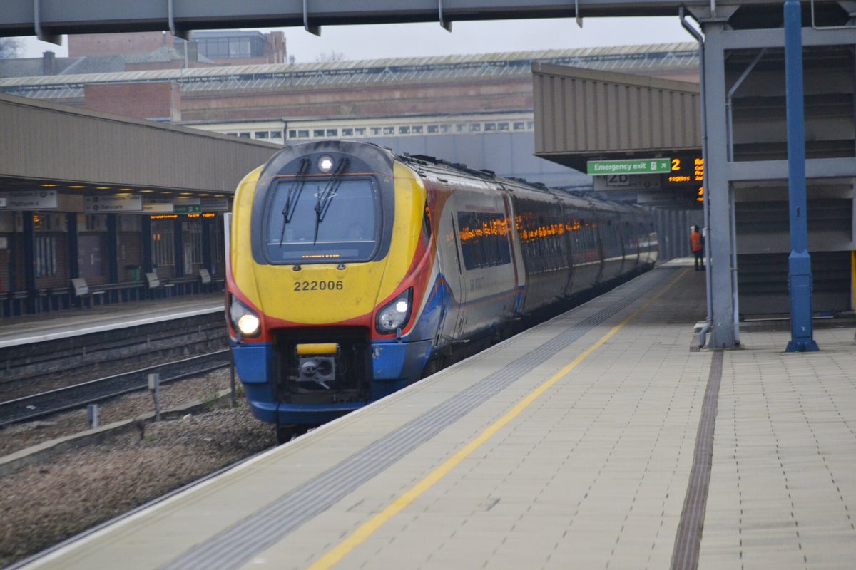 EMR : East Midlands Railway - Class 222 Meridians | RailwayTrainPhotographs