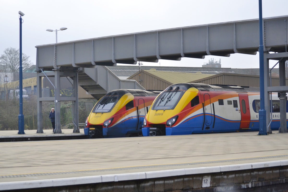 EMR : East Midlands Railway - Class 222 Meridians | RailwayTrainPhotographs