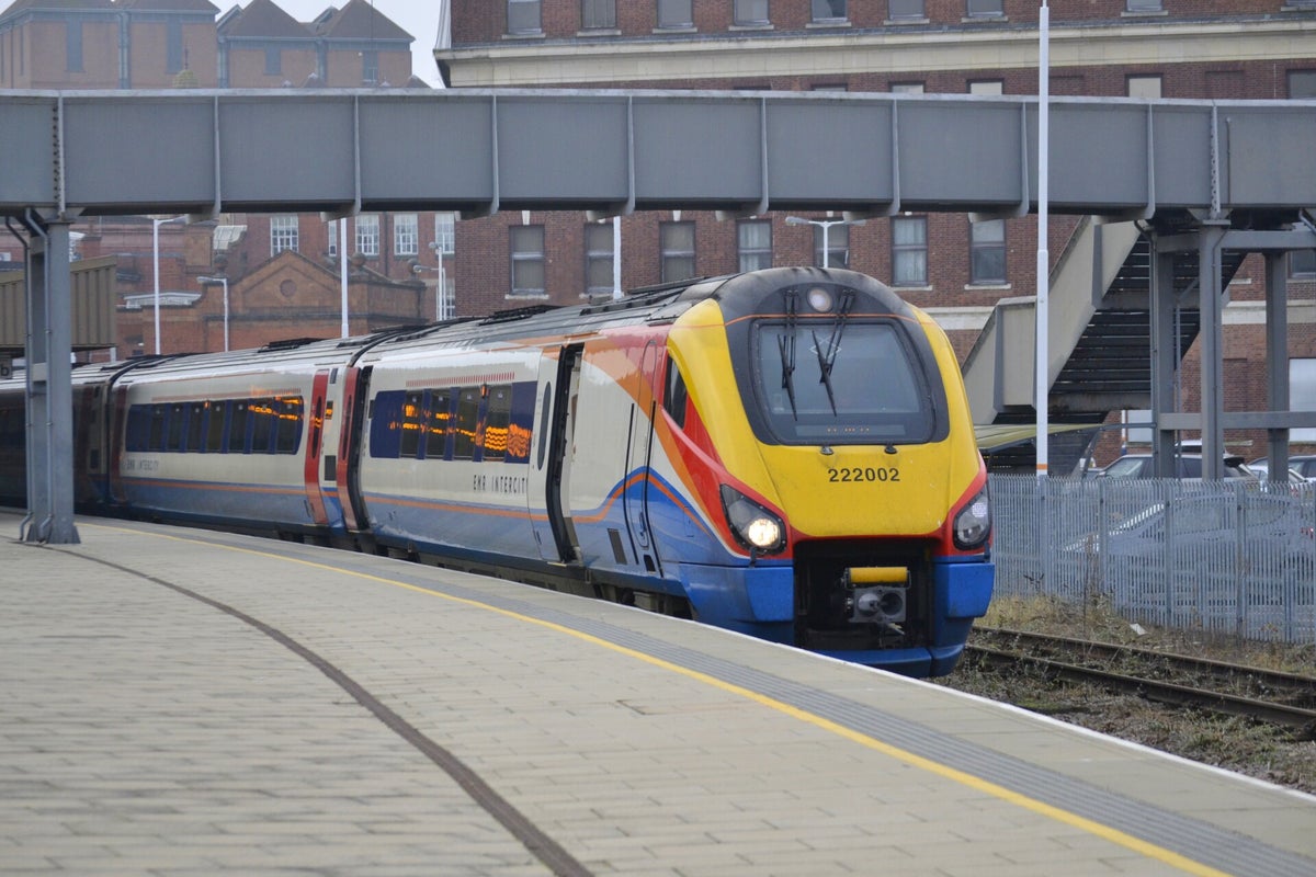 EMR : East Midlands Railway - Class 222 Meridians | RailwayTrainPhotographs