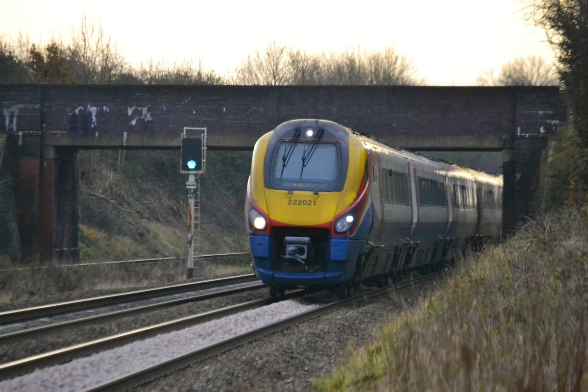 EMR : East Midlands Railway - Class 222 Meridians | RailwayTrainPhotographs