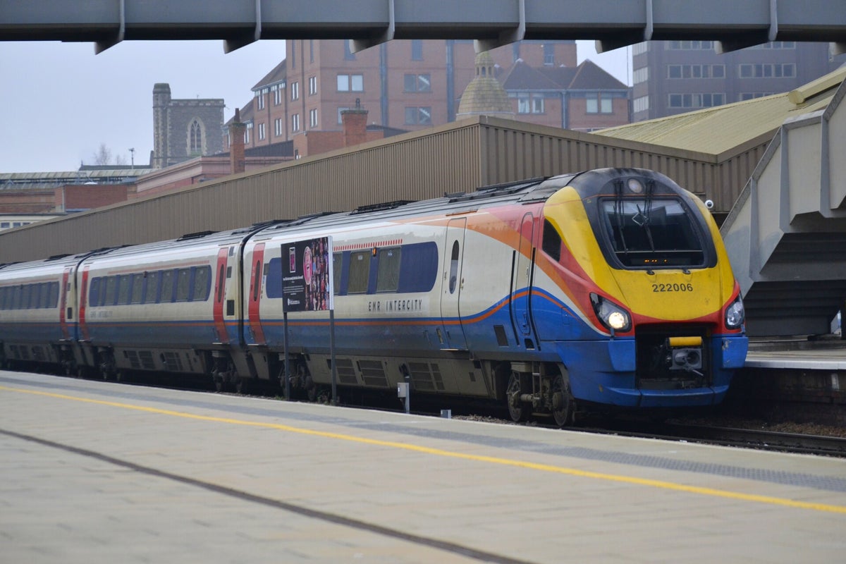 EMR : East Midlands Railway - Class 222 Meridians | RailwayTrainPhotographs