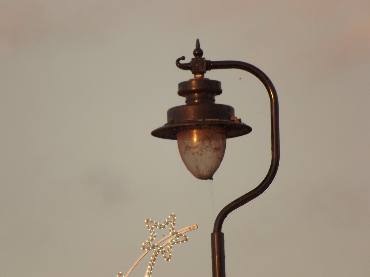 DW Windsor Strand Lantern Installations