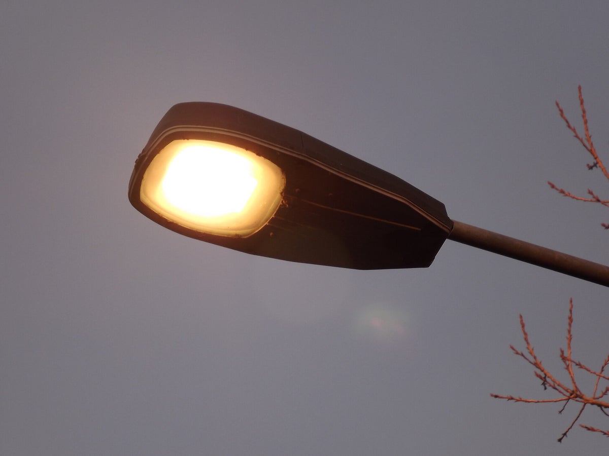 Urbis ZX12 Lantern Installations / Column-Mount Street Light Lantern ...