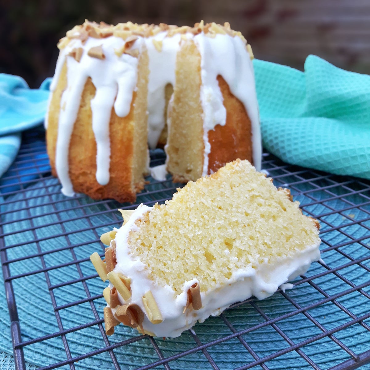 Advocaat cake met roomkaas glazuur / Cake / Recepten ...