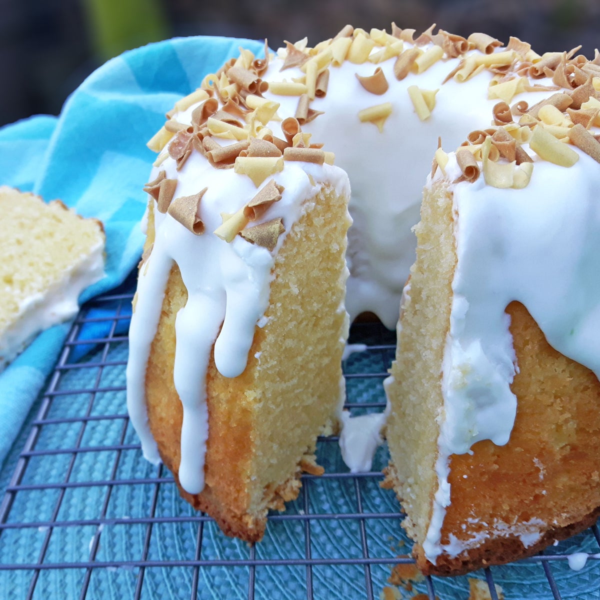 Advocaat cake met roomkaas glazuur / Cake / Recepten ...
