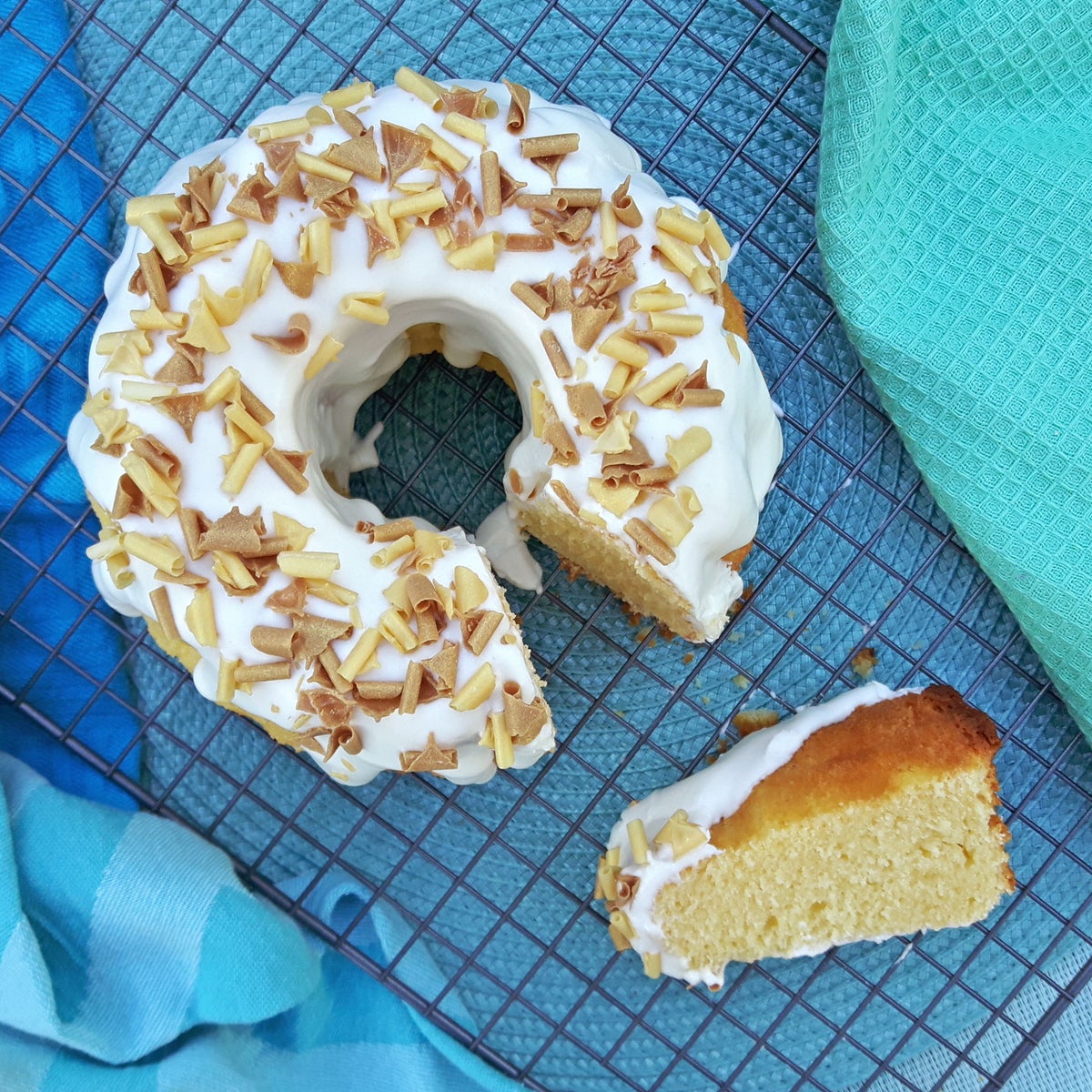 Advocaat cake met roomkaas glazuur / Cake / Recepten ...