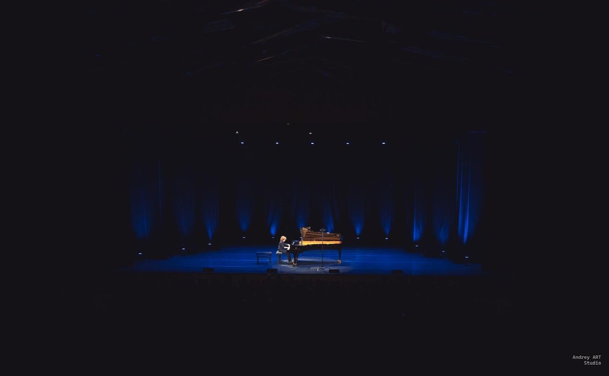 Gallery - On Stage | Lucas Chiche