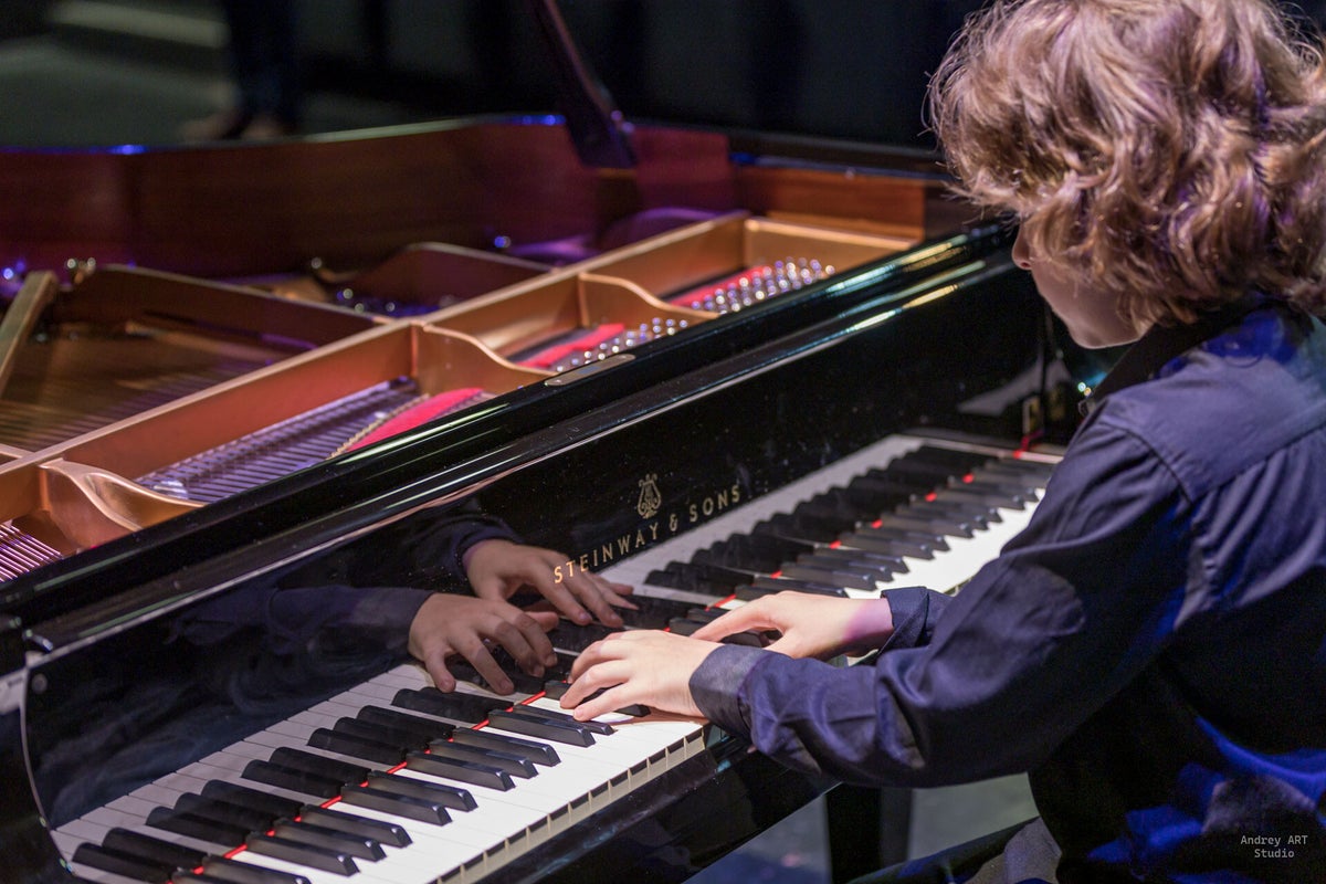 Gallery - On Stage | Lucas Chiche