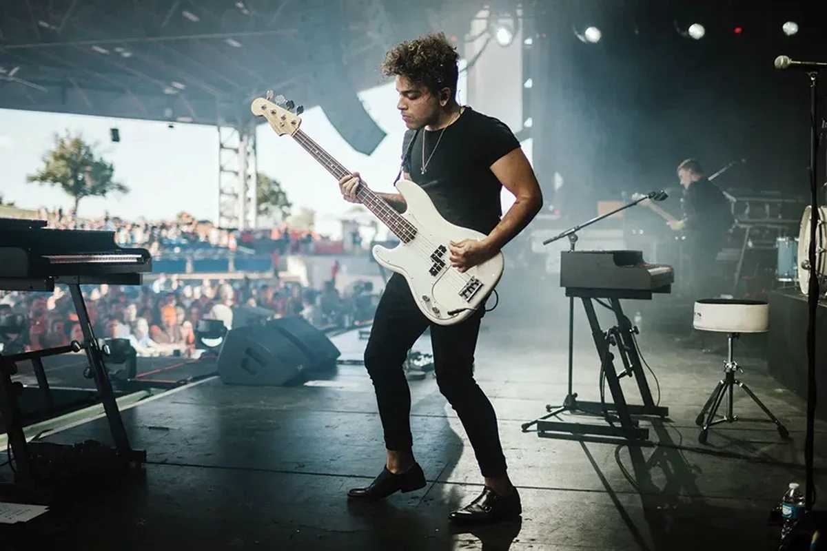 Brian MacDonald, l'hybride electro rock de Pvris (1993-) / L'actu ...