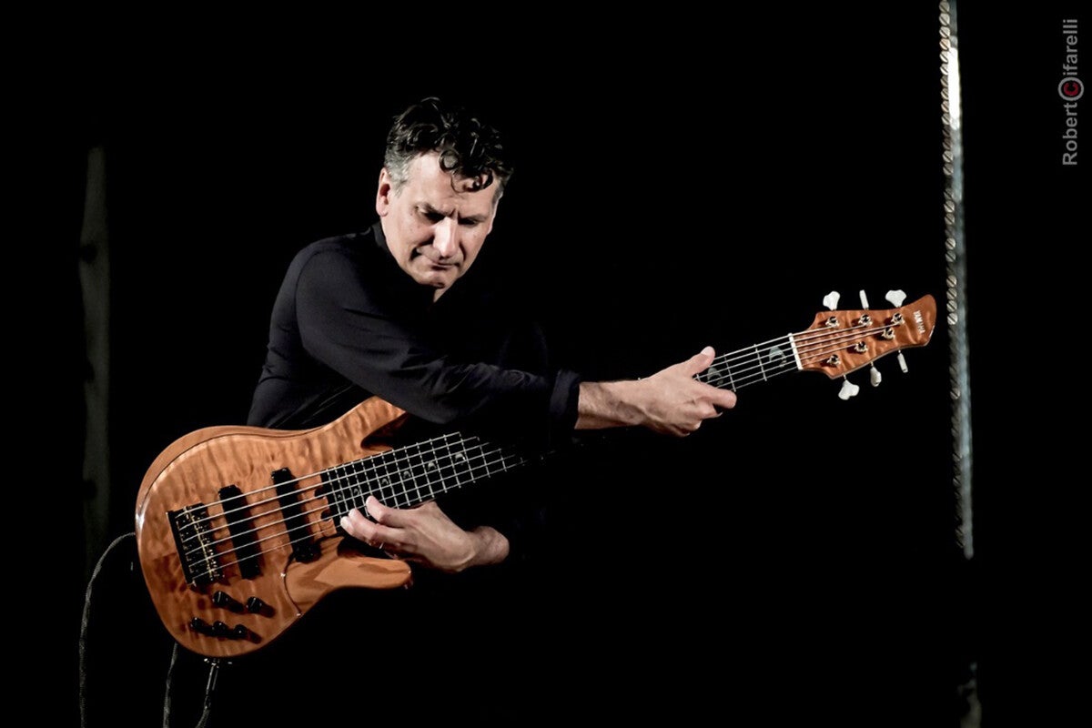 Aujourd'hui, John Patitucci, 6 cordes, contrebasse... tout lui va (1959 ...
