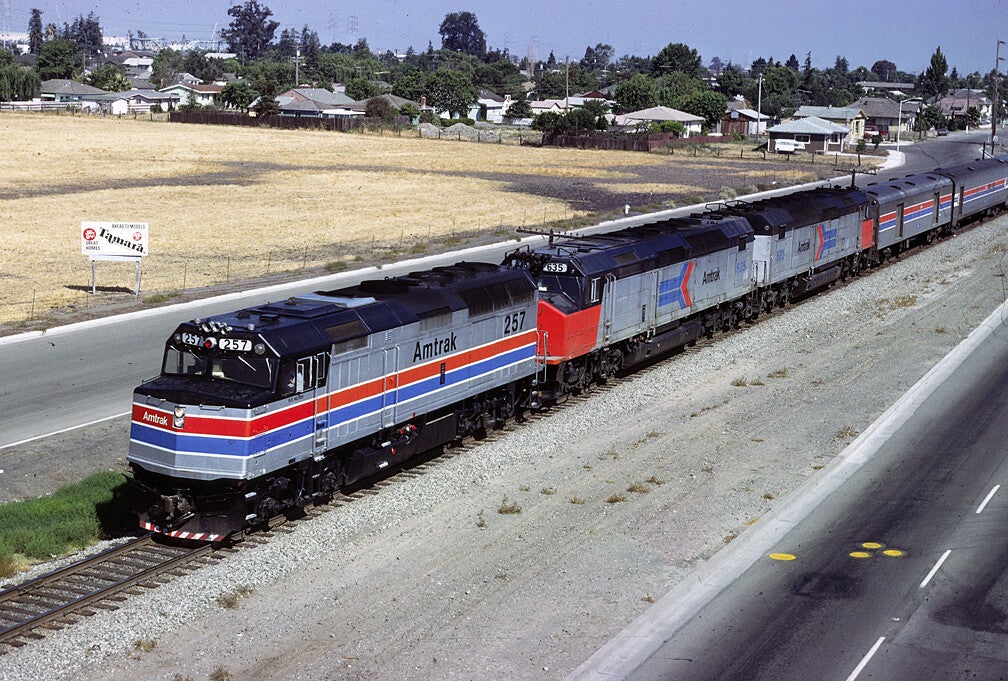 EMD F40PH Diesel-Electric Locomotive | Trains and Railroads