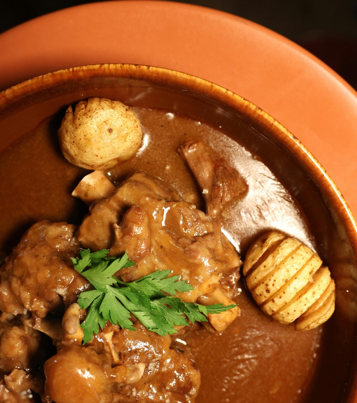 Joues de porc au vin rouge, un délicieux plat mijoté : recette ...