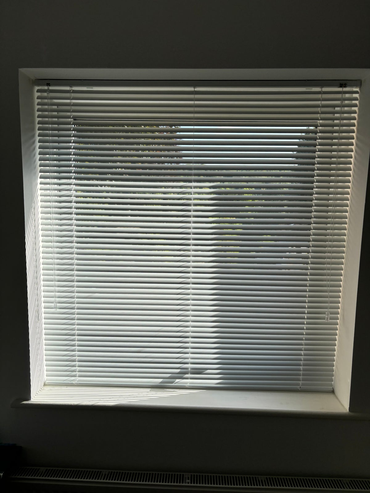Blindsfitted: White 25mm Venetian Blind Measured & Fitted In Croydon ...