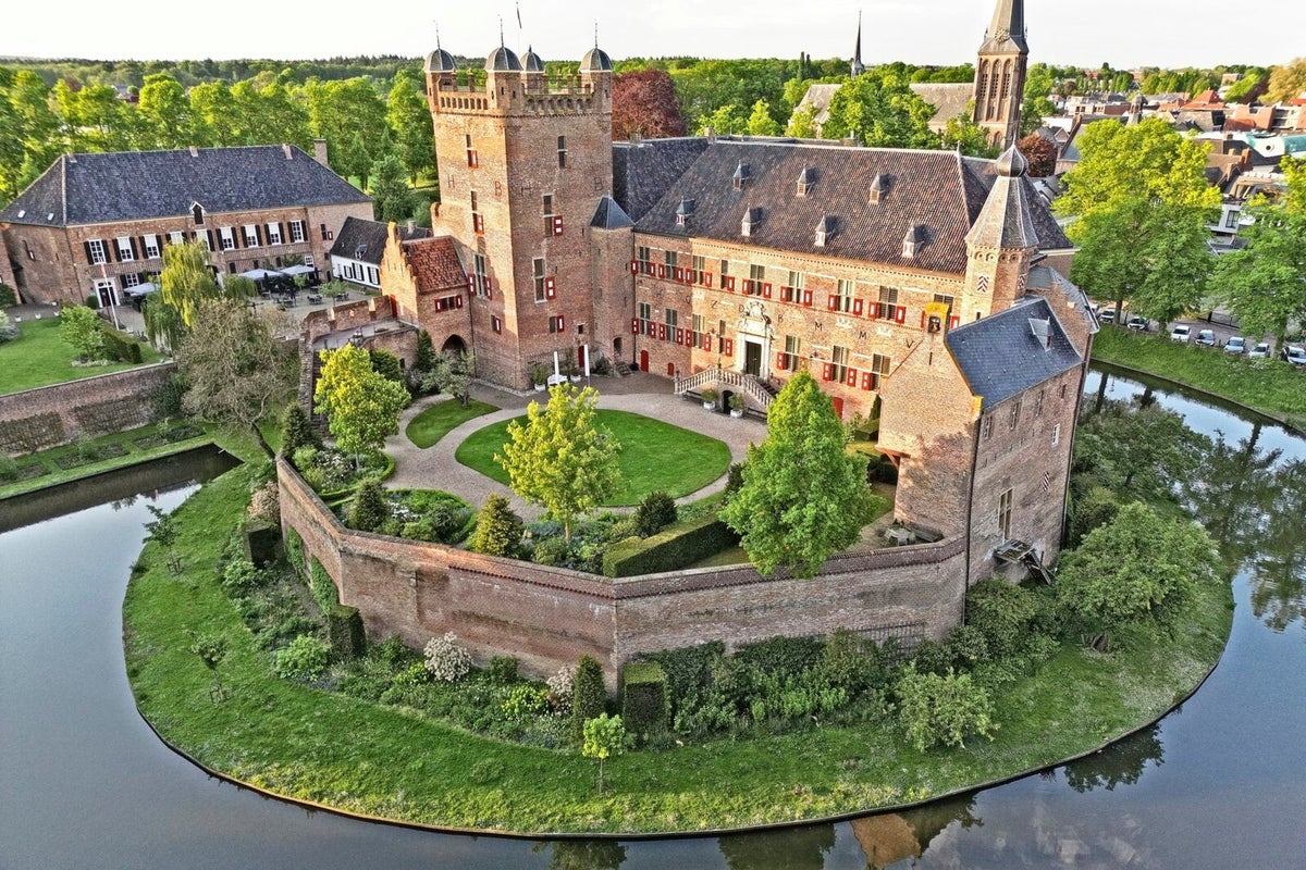 Castles of The Netherlands | Kasteel Huis Bergh |Castles-Across-Europe