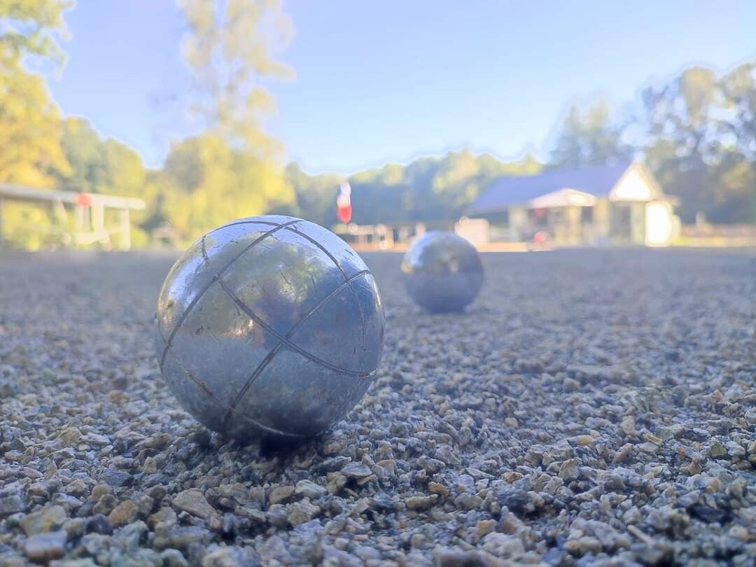 camping sous les belles etoiles french bowls / petanque