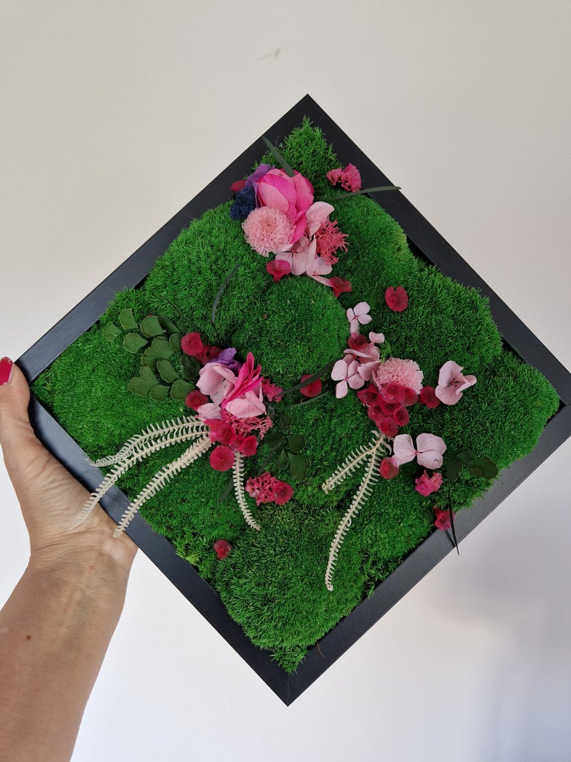 Flower moss art by Metiez Moscirkels en Mosschilderijen.