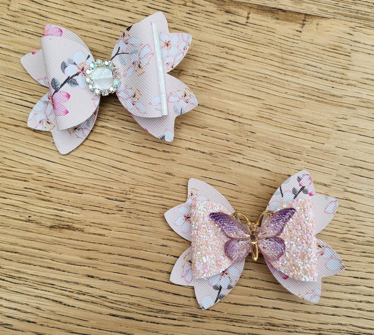 Haarspeld strik roze lentebloemen, steentjes | Frie's Needle & Stitch