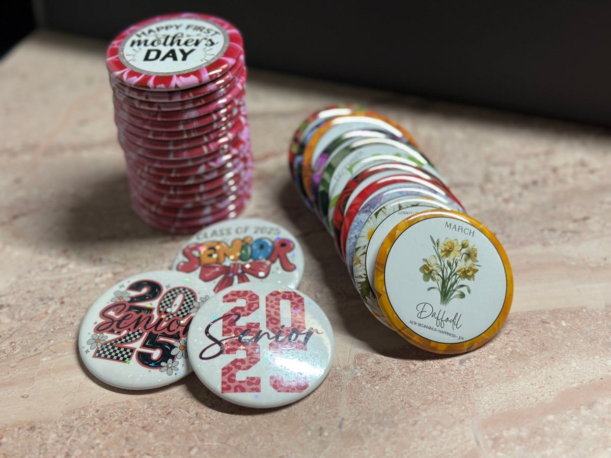 Custom-made Refrigerator-Magnets and pinned Buttons - Personalized ...